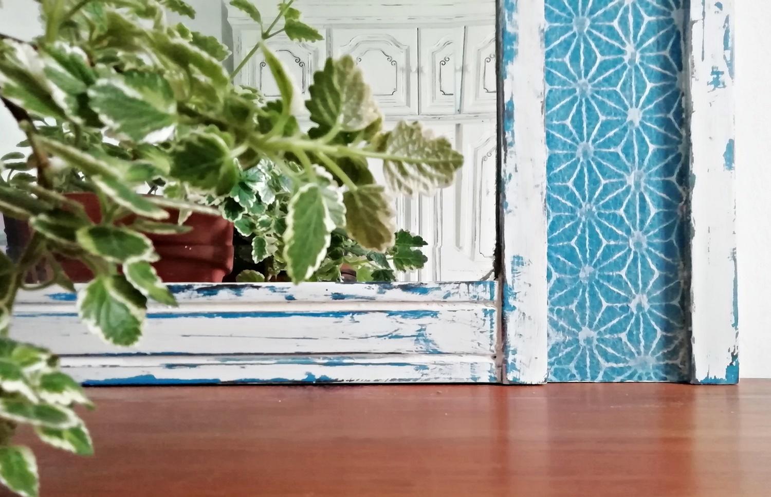 Espejo vintage rectangular en blanco y azul decapado | Bohemian and chic