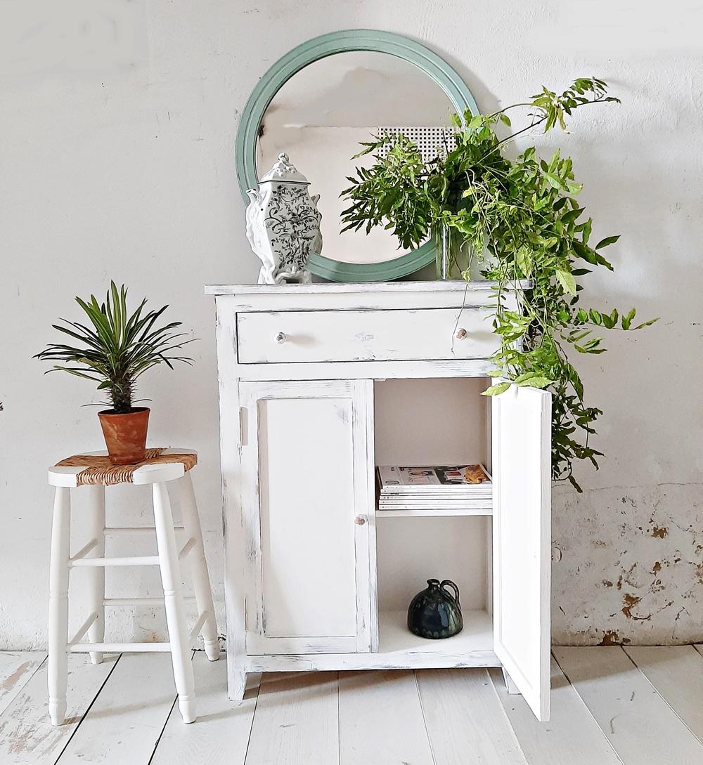 Mueble auxiliar rústico chic en blanco | Bohemian and chic