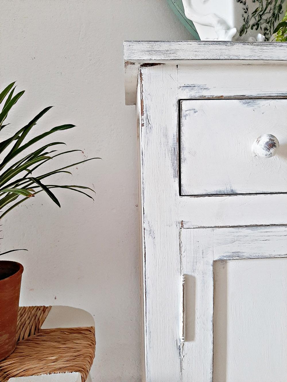 Mueble auxiliar rústico chic en blanco | Bohemian and chic